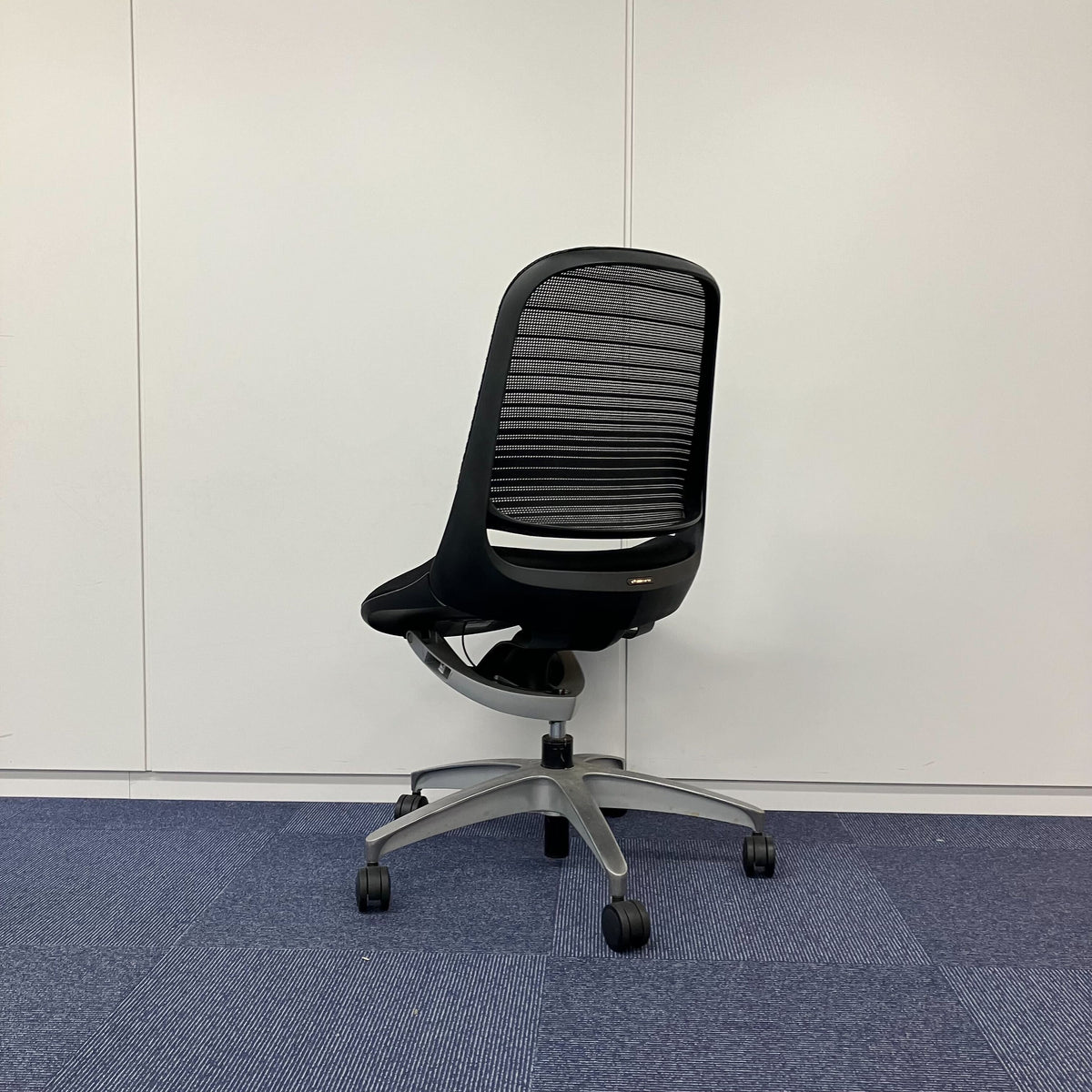 【中古 A(中古品)】 81L1JA-FGR1 | オカムラ Luce ミーティングチェア - Kaggマルシェ